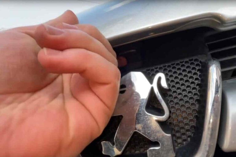 Comment ouvrir le capot Peugeot 206 ? Guide facile